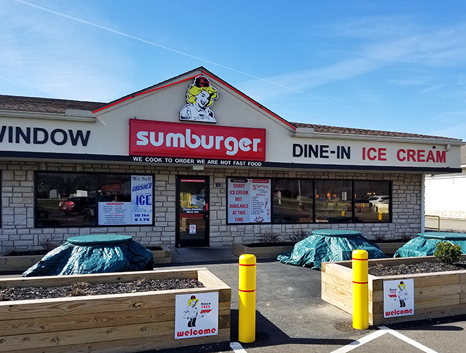 Welcome to Sumburger, where the exterior is as unassuming as Clark Kent, but inside? It's all Superman-level flavor!