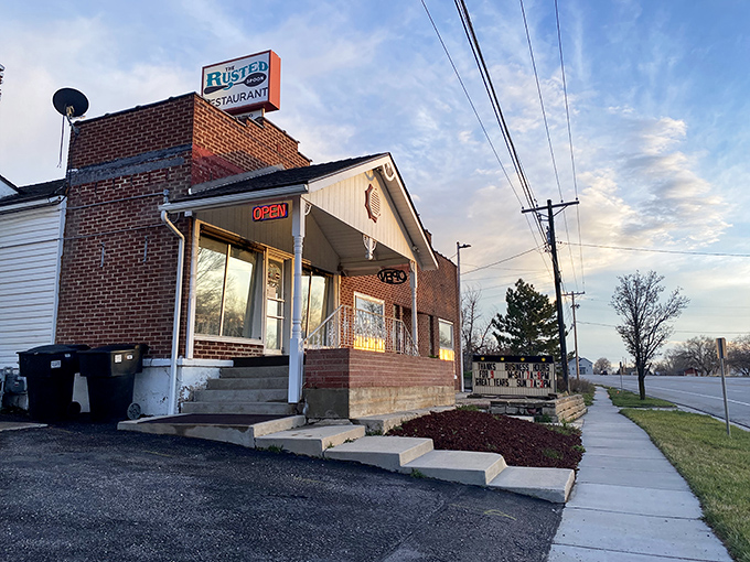 A hidden gem in plain sight! The Rusted Spoon's unassuming exterior belies the culinary treasures within. Who knew paradise had a brick facade?