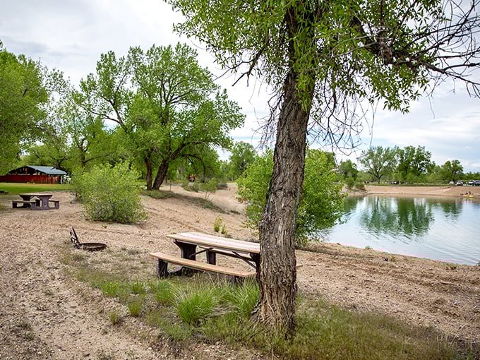 This lakeside spot is serving up serenity with a side of scenery. It's like Mother Nature set the table herself, complete with a water feature that puts any fancy restaurant to shame!