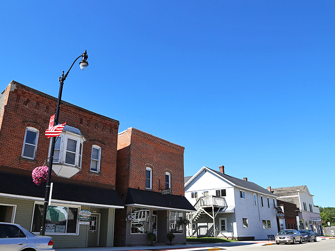 Trempealeau: Where small-town charm meets big river views. This shot captures the essence of riverside living, complete with a lively gathering that would make Norman Rockwell reach for his paintbrush.