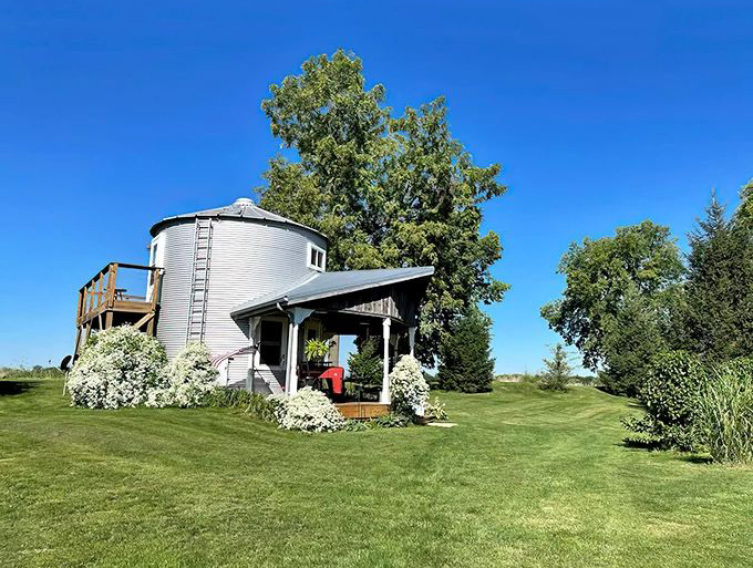 Who needs a round peg in a square hole when you can have a round house in a square field? This converted grain bin is the ultimate farm-to-bedroom experience!