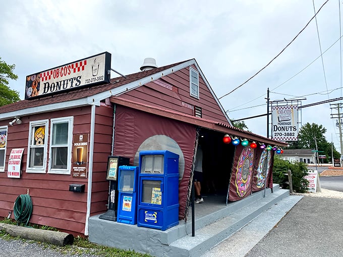 Welcome to donut paradise! Ob-Co's charming red shack beckons like a siren song to sweet-toothed sailors navigating the Jersey Shore.