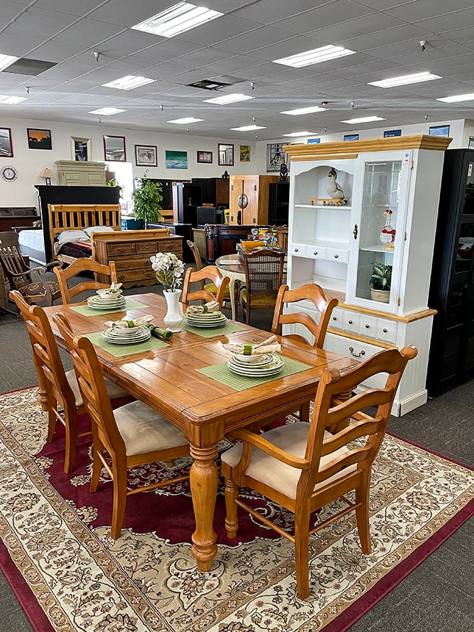 Gather 'round this dining set and channel your inner Martha Stewart. Dinner parties just got a whole lot classier.