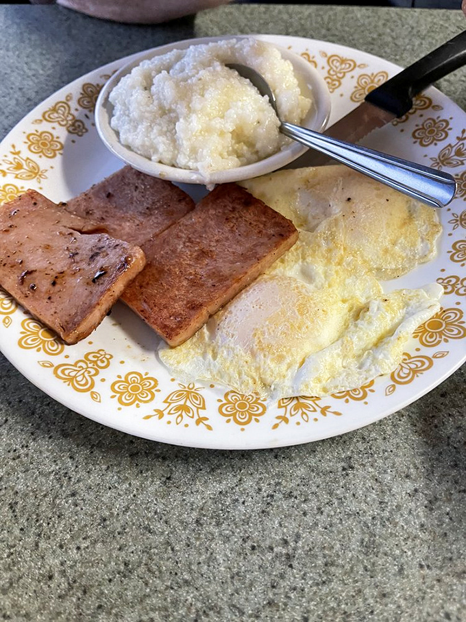 Aloha, breakfast paradise! This Hawaiian-inspired plate brings a taste of the tropics to your morning routine.