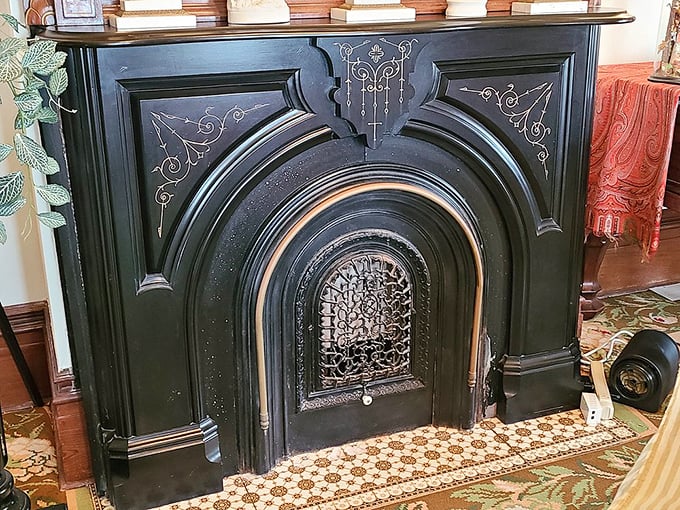 Now that's what I call a hot property! This fireplace could give any modern 'smart home' a run for its money in the coziness department.