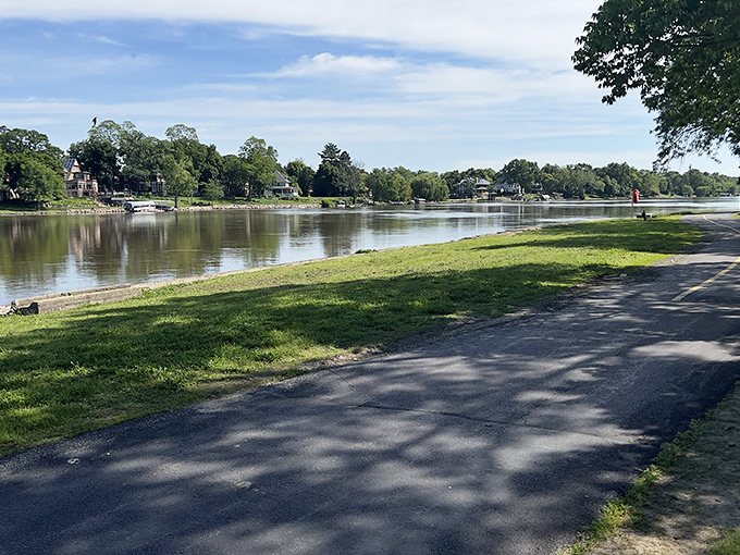 "A path less traveled? Not with these attention-grabbing greeters. They're like nature's own roadside attraction."