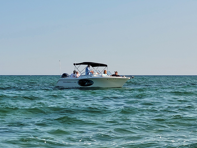 Cruising for a view! These boaters are on a sightseeing mission, no sunken treasure required.