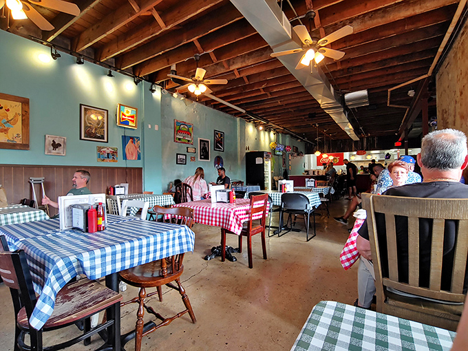 Gus's: Where strangers become friends, united by their love for crispy, spicy goodness. It's like a support group, but with better snacks.