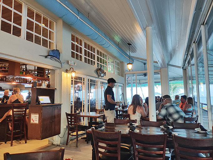 Happy diners, ocean breezes, and good eats. It's like a Norman Rockwell painting, but with more flip-flops and fewer bow ties.