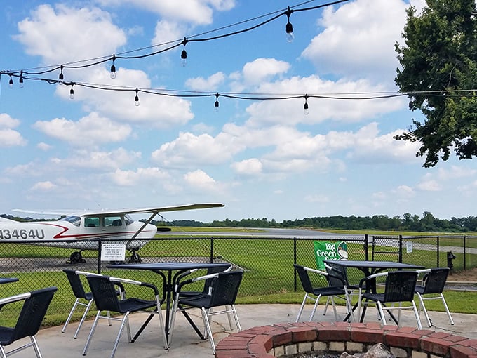 Dinner with a view! This outdoor dining area offers a front-row seat to aviation action&mdash;talk about dinner and a show!
