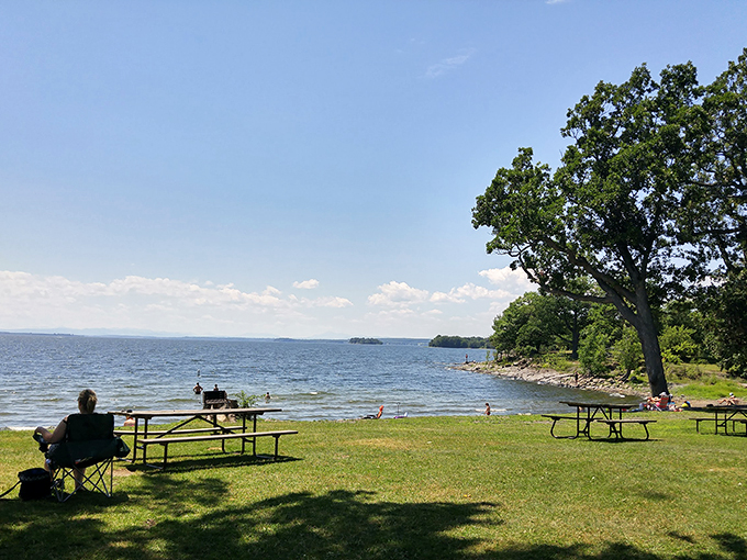 Lakeside lounging: These picnic tables are your VIP passes to dine with a view. Just BYO feast and let the scenery handle the entertainment. 