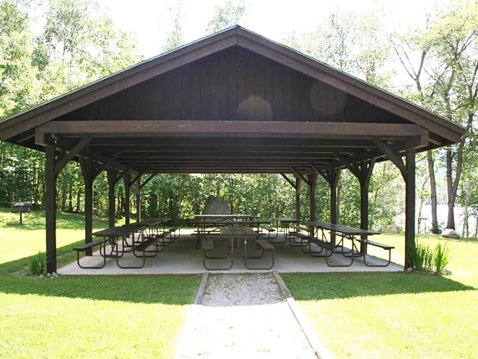 Gather 'round the ultimate outdoor dining room. Picnic tables with a view that beats any 5-star restaurant.