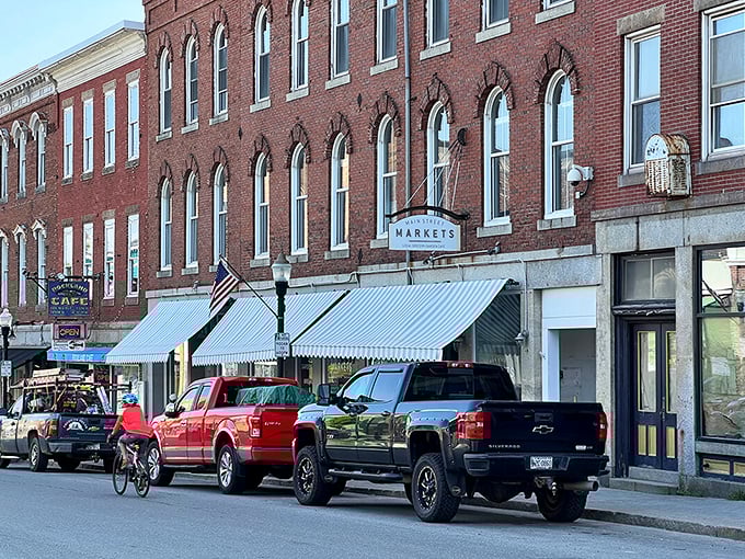 Rockland's street markets: Where "shop 'til you drop" meets "eat 'til you pop." It's a gastronomic treasure hunt that would make Indiana Jones jealous.