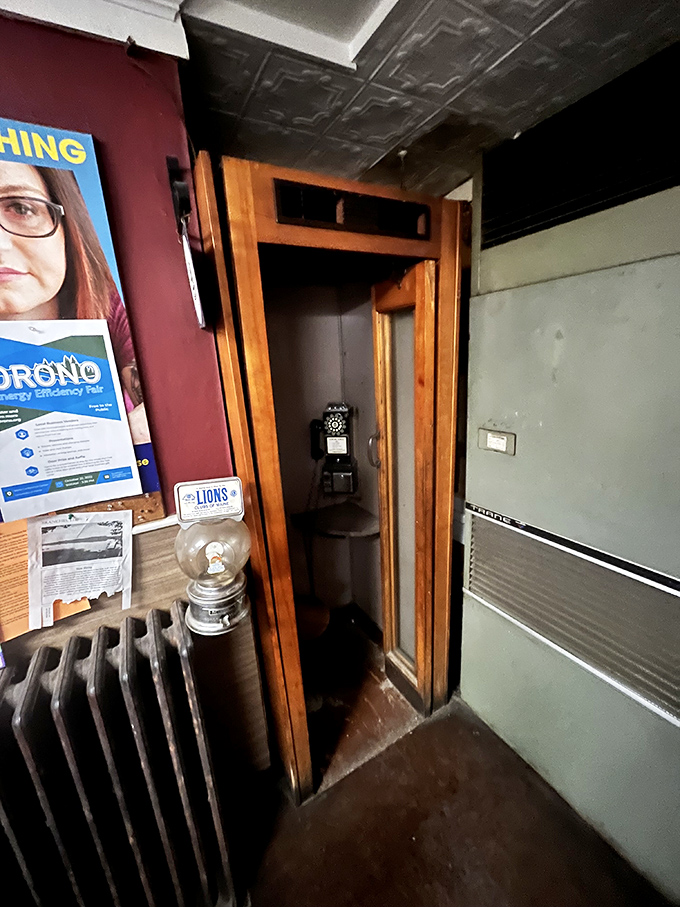 "A slice of Americana, with a side of nostalgia!" This vintage jukebox is like a time machine, ready to serenade you with classic tunes while you dine.