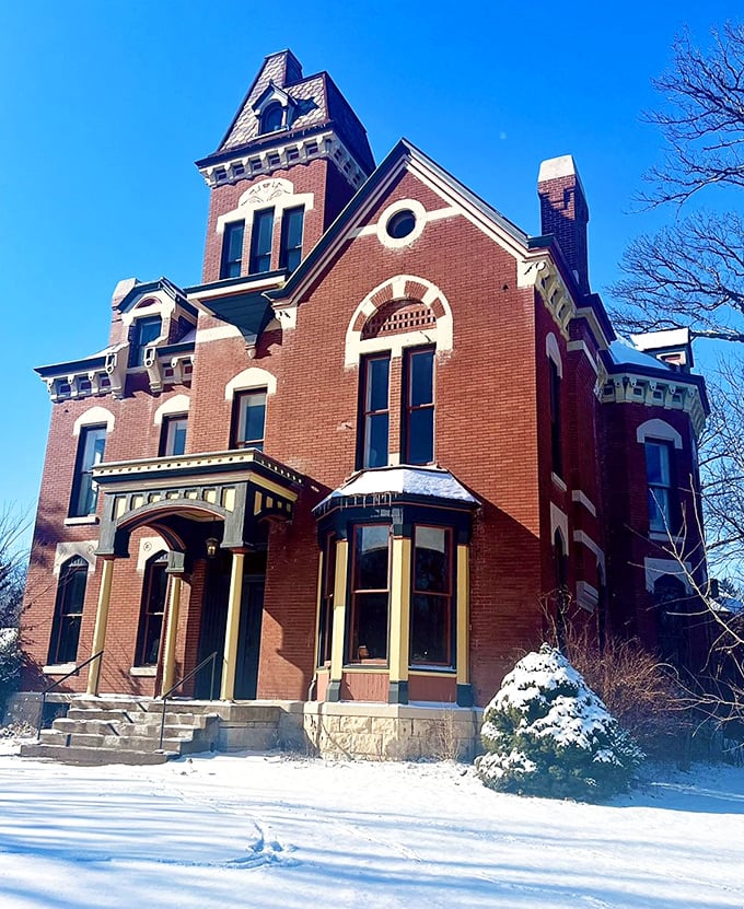 The Three Pines: Victorian elegance meets Midwestern hospitality. It's like stepping into a Jane Austen novel, but with indoor plumbing and Wi-Fi.