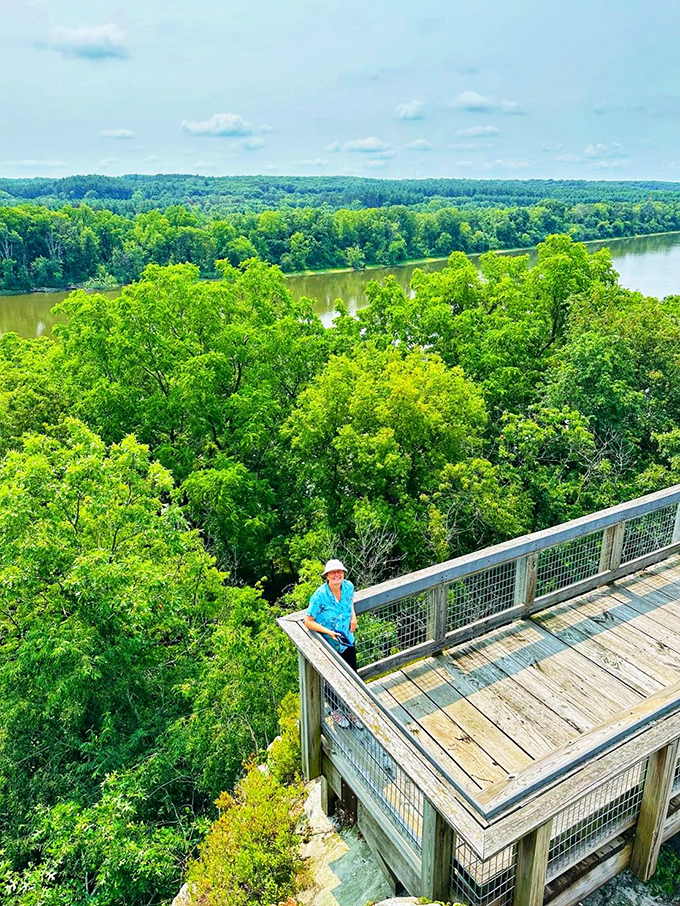 Bird's eye view or human's fly view? This deck offers perspectives that'll make your Instagram followers green with envy.