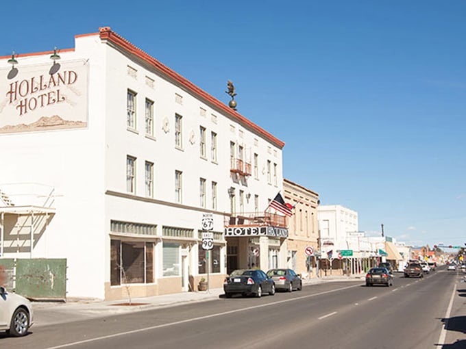 Alpine's skyline: A testament to the fact that sometimes, less really is more. It's like a minimalist artist got their hands on a town planning board&mdash;and we're here for it.