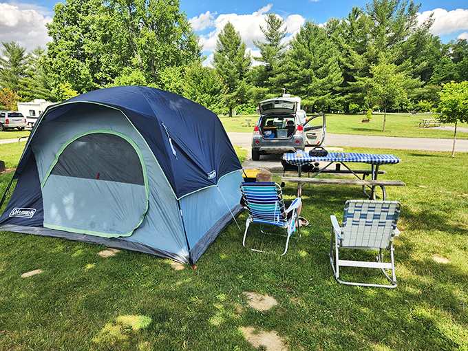 Home sweet temporary home! This cozy campsite is proof that sometimes the best room service comes with a side of fresh air and starry skies.
