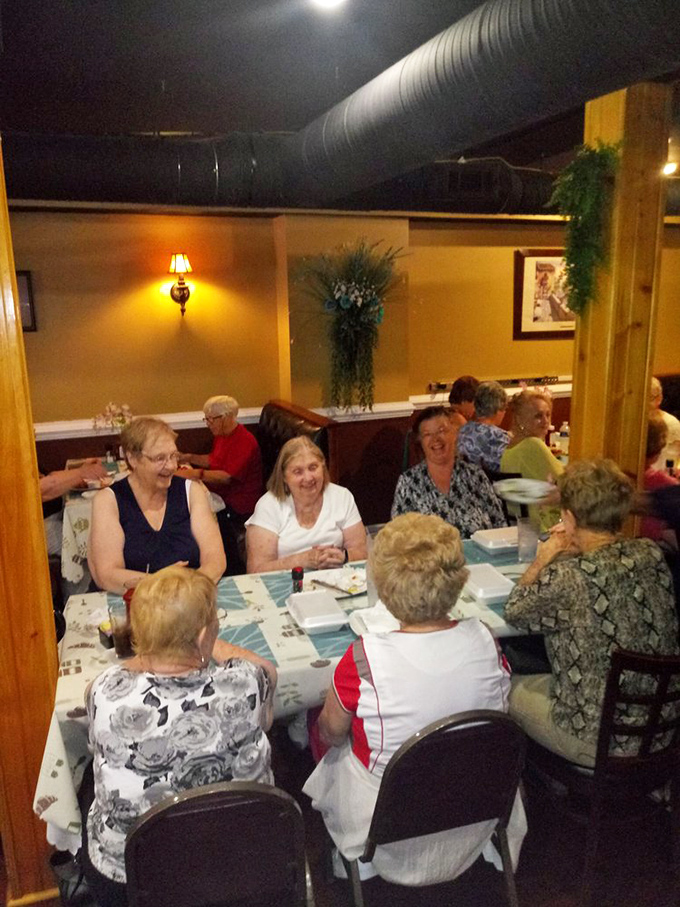 A gathering of food enthusiasts or a meeting of the "Clean Plate Club"? At Rossy's, good company and great food go hand in hand.