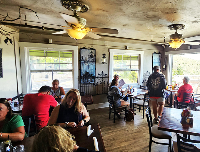 People-watching paradise! From ghost-hunters to foodies, this place draws a crowd as eclectic as its menu.