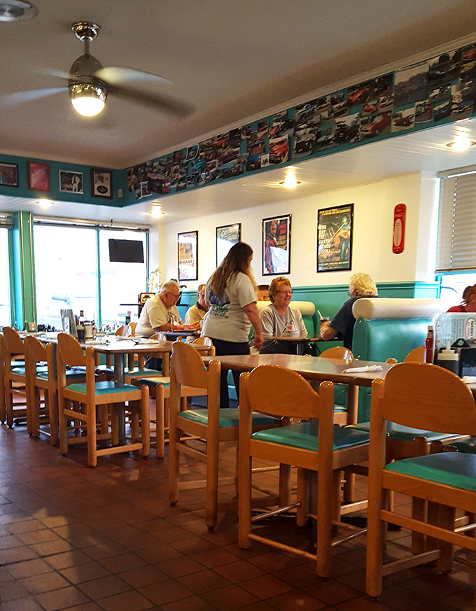 No strangers here! At Dee's, every customer is treated like the Fonz &ndash; coolest cat in the joint and always welcome.