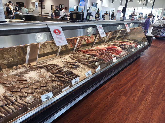 Fresh catch display that'll make you say "Oh my!" It's like an aquarium, but tastier and with less swimming.