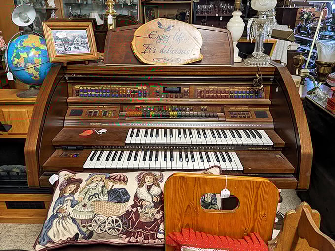 Keys to the past, anyone? This vintage organ is just waiting for someone to play a tune from the Great American Songbook.