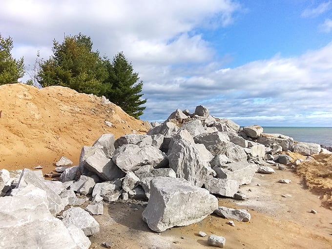 Nature's own rock concert! These boulders have seen more action than a Rolling Stones tour. Time to get your geology groove on!