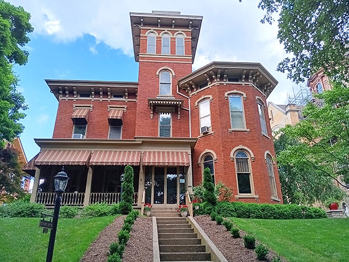 Marietta Castle: Victorian elegance with a dash of fortress flair. It's like Jane Austen wrote an episode of Game of Thrones.