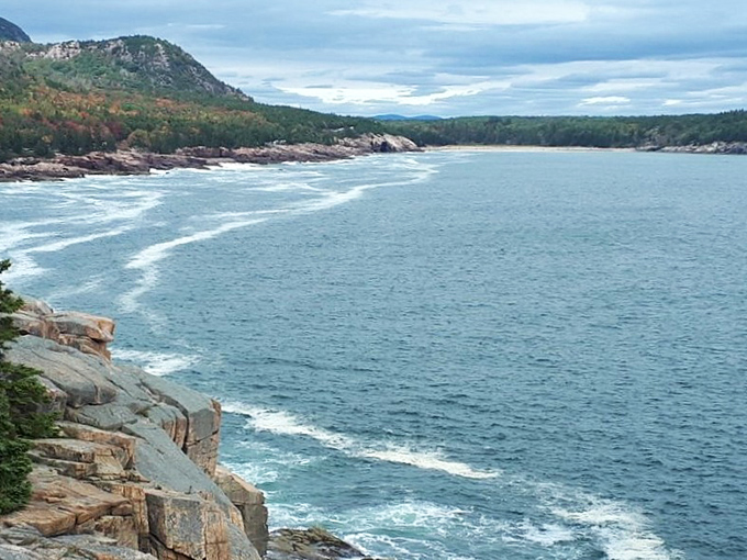 Seaside splendor on display: Bar Harbor's shoreline is Mother Nature showing off. And don't get me started on the lobster rolls!