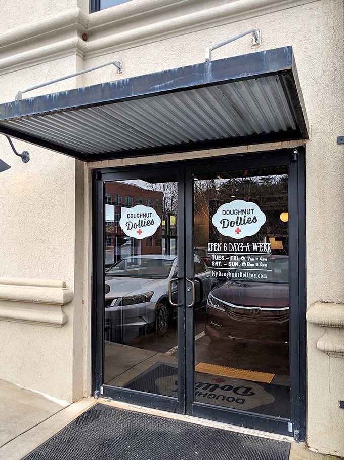 Who says you can't have your art and eat it too? Doughnut Dollies serves up circles of joy that are almost too pretty to eat. Almost.