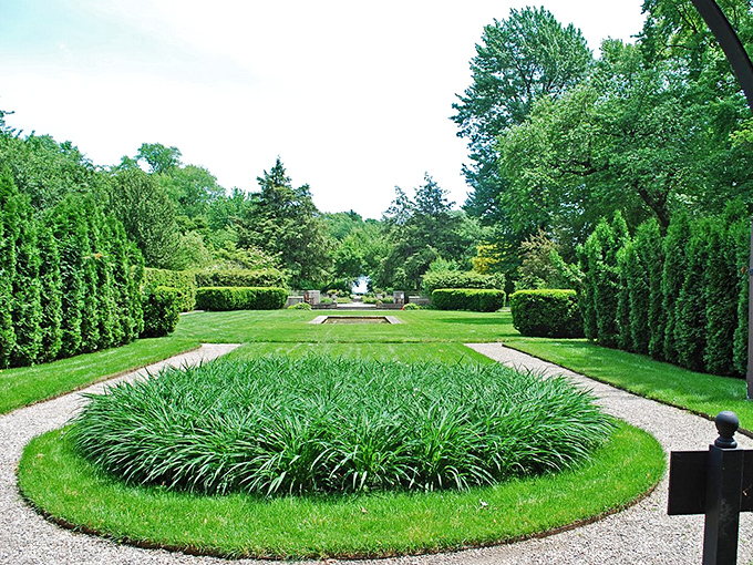 Gatsby meets Camelot at the Ford House. This lakeside manor proves that sometimes, you can have your medieval cake and eat it too.
