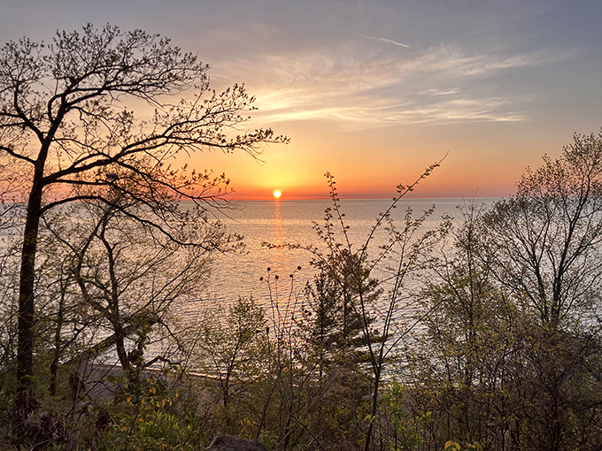 Nature's own light show! Sunrise Park lives up to its name with sunsets that could make even the most jaded Instagrammer swoon.