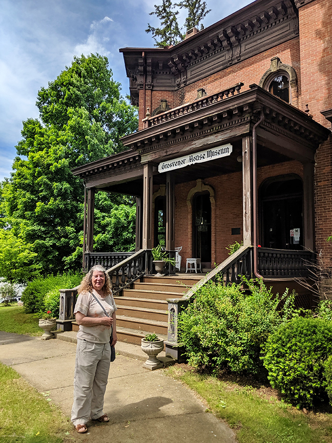 "And here's where we keep our time travelers," said no tour guide ever. But this visitor looks right at home!