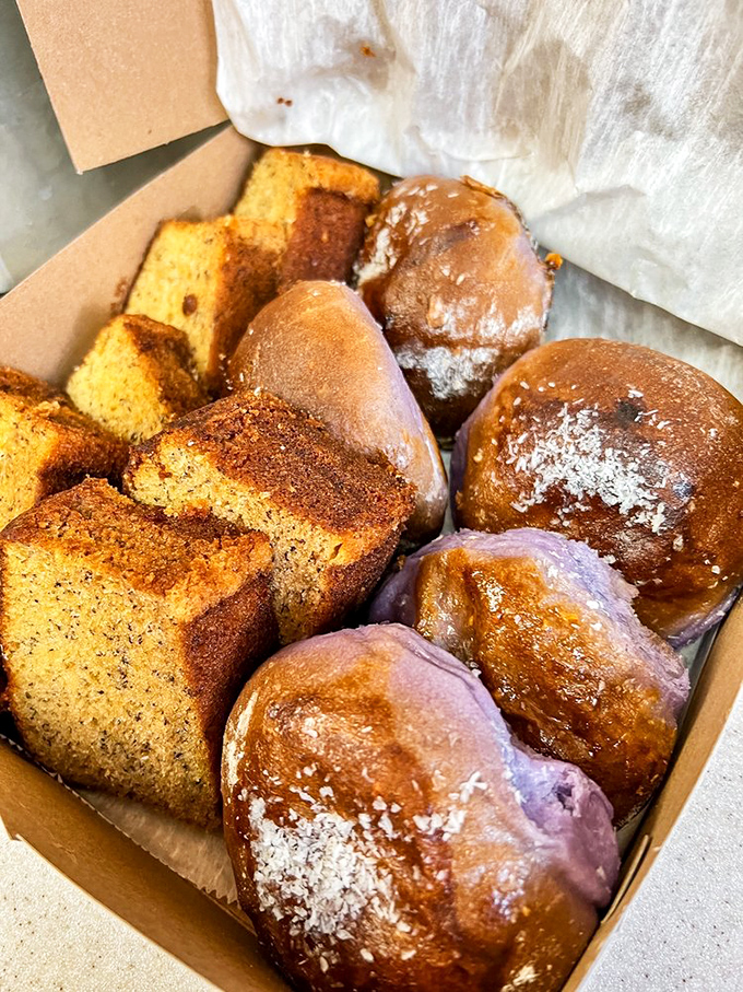 Talk about a dynamic duo! This banana bread and pandecoco are like the Batman and Robin of the baked goods world &ndash; unstoppable together.