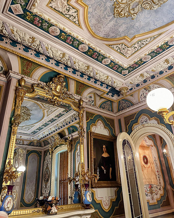 Who needs wallpaper when you can have this? It's like the Sistine Chapel and a Victorian dollhouse had a beautiful baby.