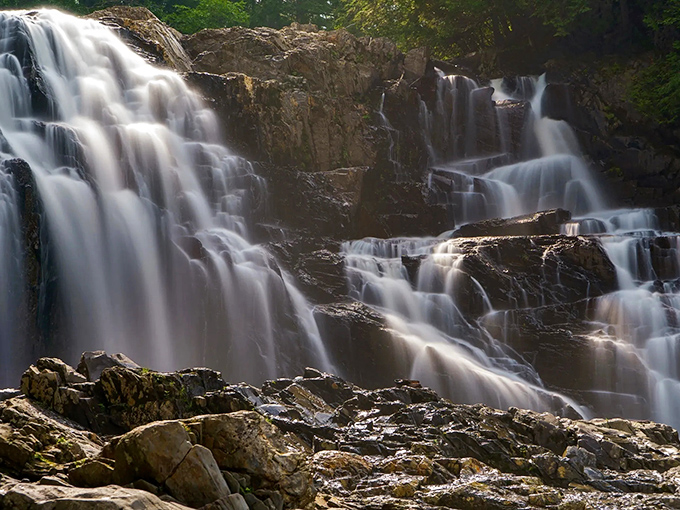 Water ballet, nature style. These cascades could give the Bellagio fountains a run for their money.