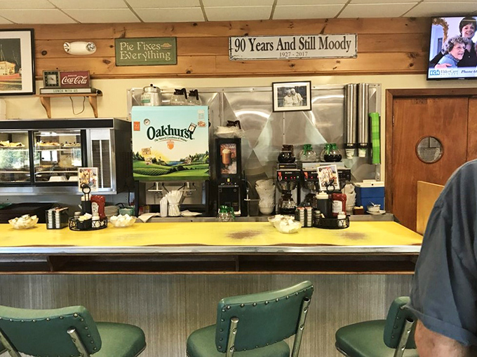 The counter: where solo diners become temporary family. Pull up a stool and join the impromptu community of comfort food enthusiasts. 