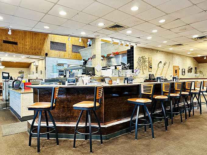 Pull up a seat at the breakfast bar and watch the short-order symphony unfold. It's like "Chopped," but with less stress and more syrup.