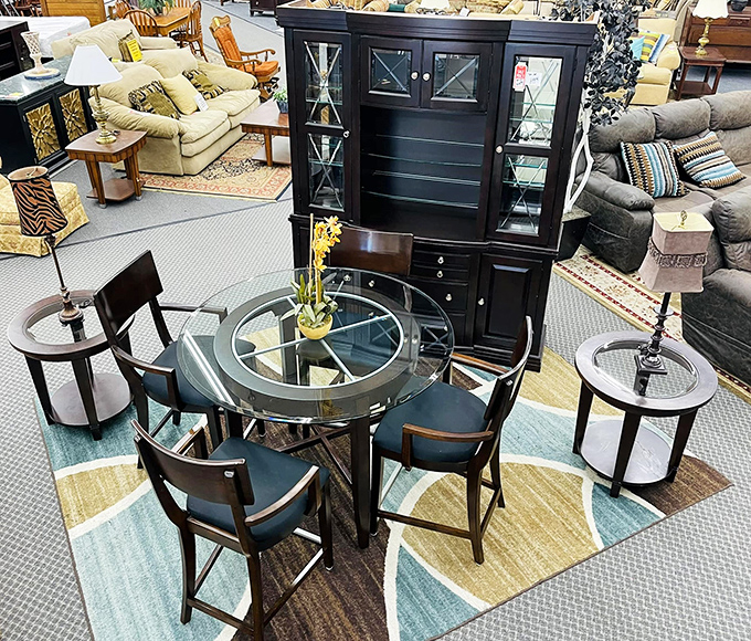 Dinner and a show! This sleek dining set is ready to witness everything from gourmet feasts to heated Monopoly battles.