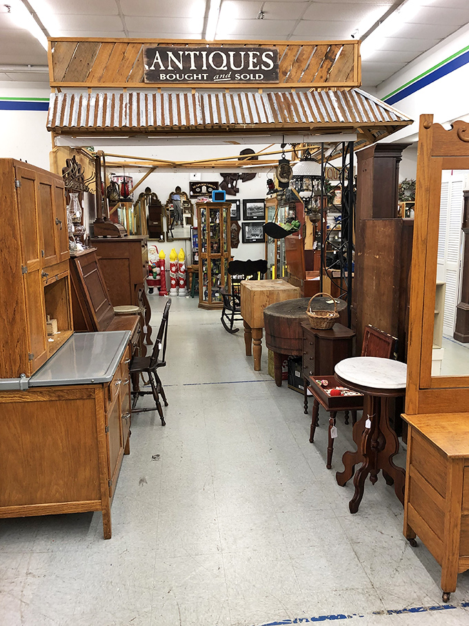 Rustic chic meets vintage vogue! This furniture haven is where "Fixer Upper" meets "Mad Men" for a cup of nostalgia.