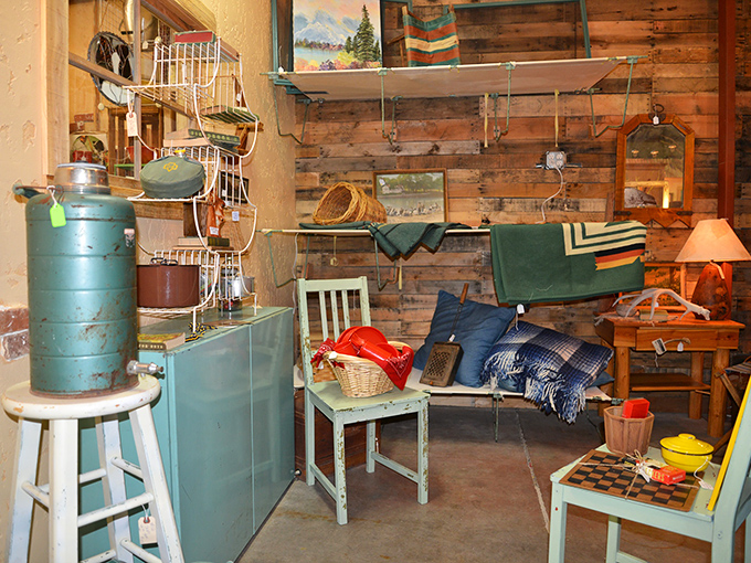 Rustic chic at its finest! This vignette is like a Pinterest board come to life, with a dash of Arizona flavor.