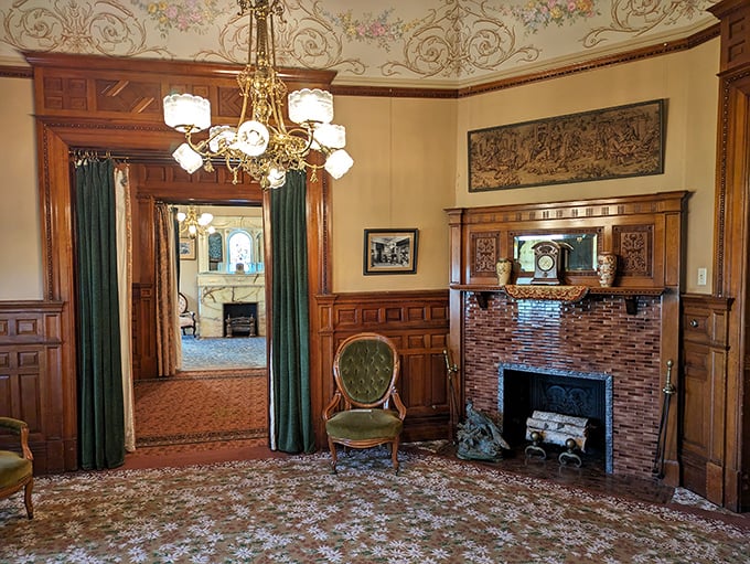 Welcome to the parlor, where the elite meet to... well, be elite. This room has more stories than your grandpa after his third cup of coffee.