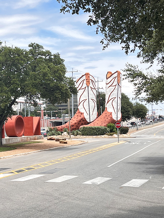 If Cinderella were Texan, this would be her glass slipper. Prince Charming better start lifting weights if he wants to carry this bride over the threshold!