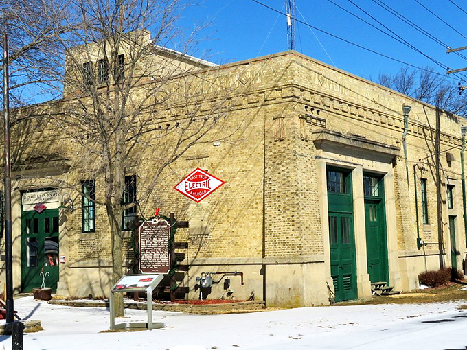 Grand Central, eat your heart out! This charming depot building is serving up slices of railway history with a side of small-town charm.