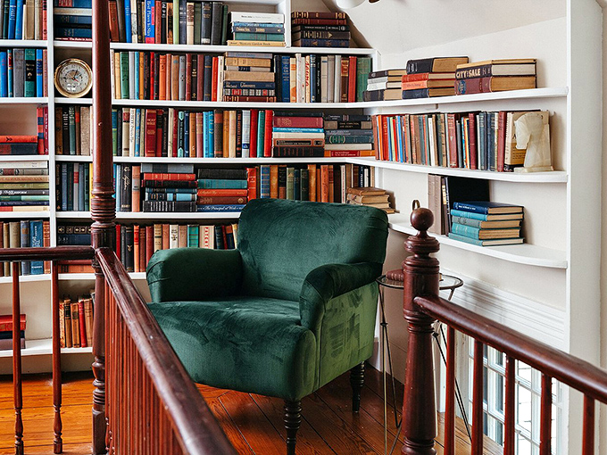 Bookworms, rejoice! This cozy library nook is the perfect spot to curl up with a good read. Jane Austen would approve.
