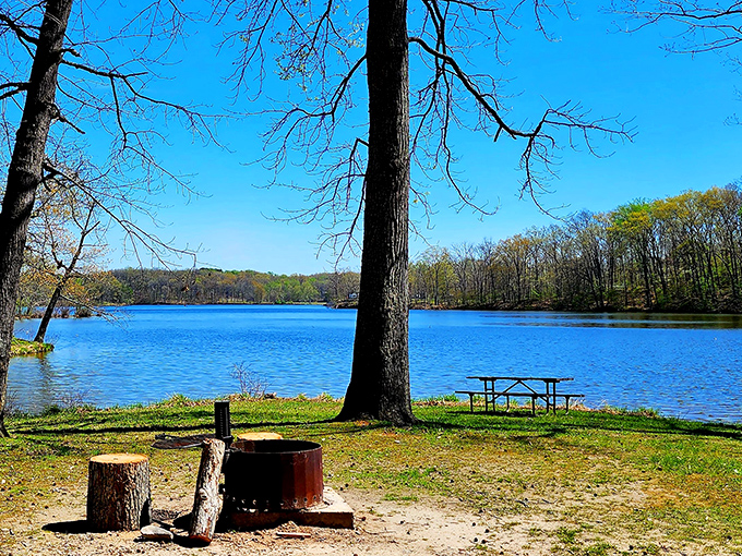 The ultimate al fresco dining room. Who needs fancy restaurants when you've got this view and a picnic basket?