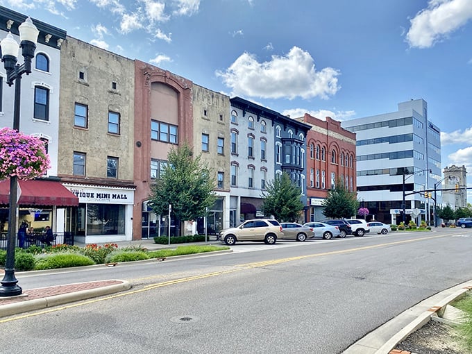 A street that's seen it all! This thoroughfare is Newark's own time machine.