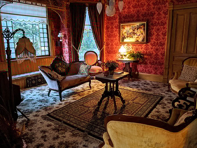 Sink into Victorian luxury in this sitting room. It's like being in a period drama, but with better plumbing and no need to worry about the Spanish flu.