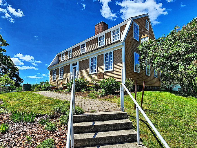 Burnham Tavern: Where revolution was brewing! This unassuming tavern witnessed the birth of America's naval might.